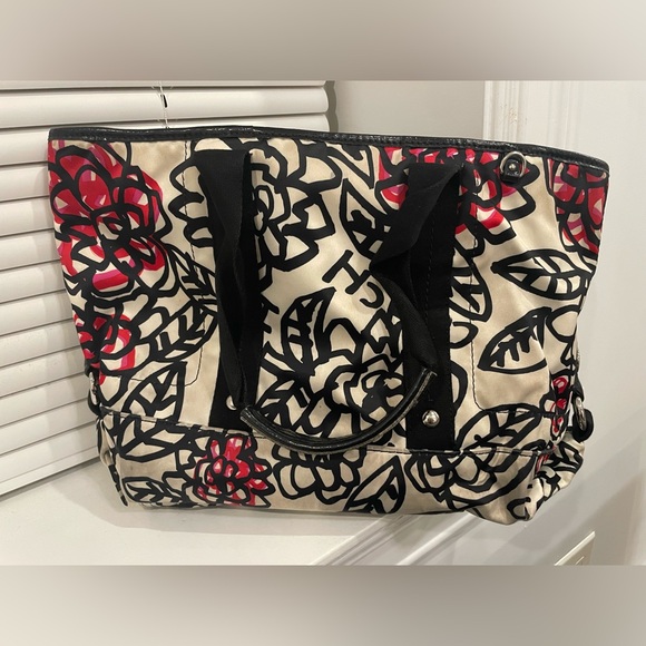 Coach | Bags | Coach Poppy Daisy Floral Graffiti Tote Bag In Black ...